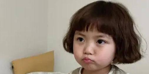 Confira como está a bebê coreana que ficou famosa em figurinhas do WhatsApp