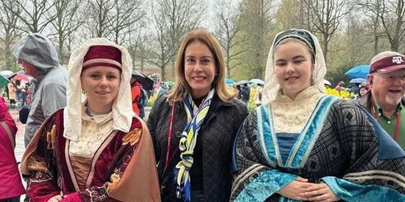 Marta Montes visita os jardins das tulipas