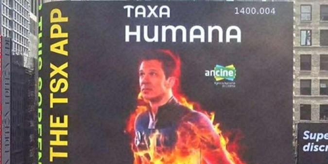 Telão da Times Square exibe ministro Haddad como "Taxa Humana"
