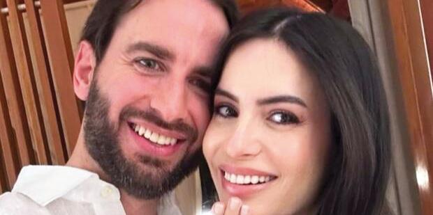 Maria Paula Montes e Alessandro Arduini ficam noivos no Mar do Caribe