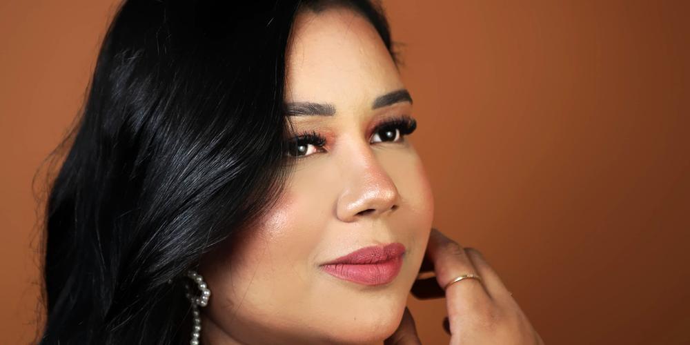 Débora Mayra completa mais um ano de vida