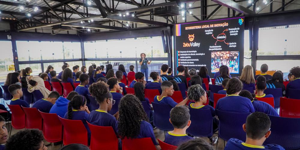 Jovens Empreendedores visitam Moon Hub e vivenciam experiência no ...