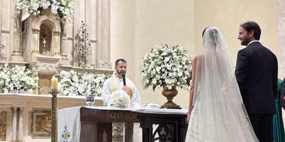 Maria Paula Montes e Alessandro Arduini sobem ao altar para o tão ...