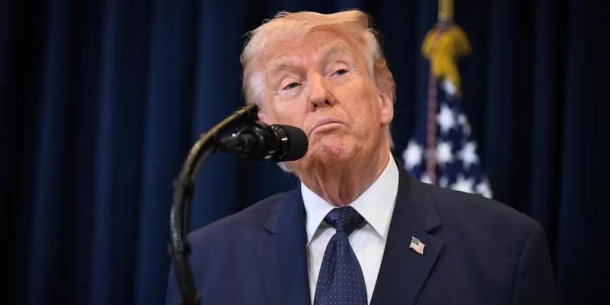 Trump diz que EUA vão guiar navios para fora do Estreito de Ormuz a ...