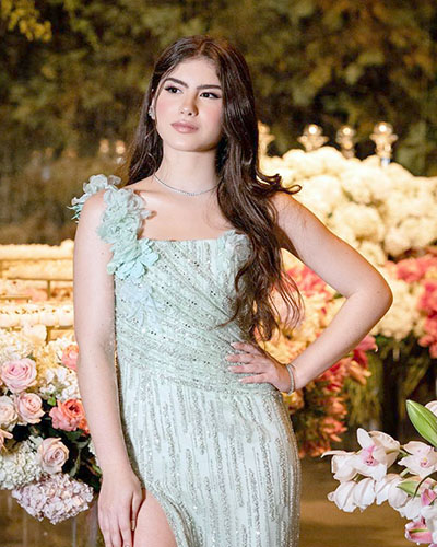 Caroline Salomão Queiroz comemorou debutou em grande estilo!
