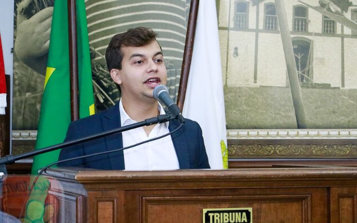 Celso Neto se afasta da Câmara para assumir pasta da Educação